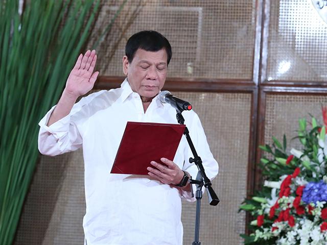 Duterte orders all presidential appointees to vacate posts | GMA News ...