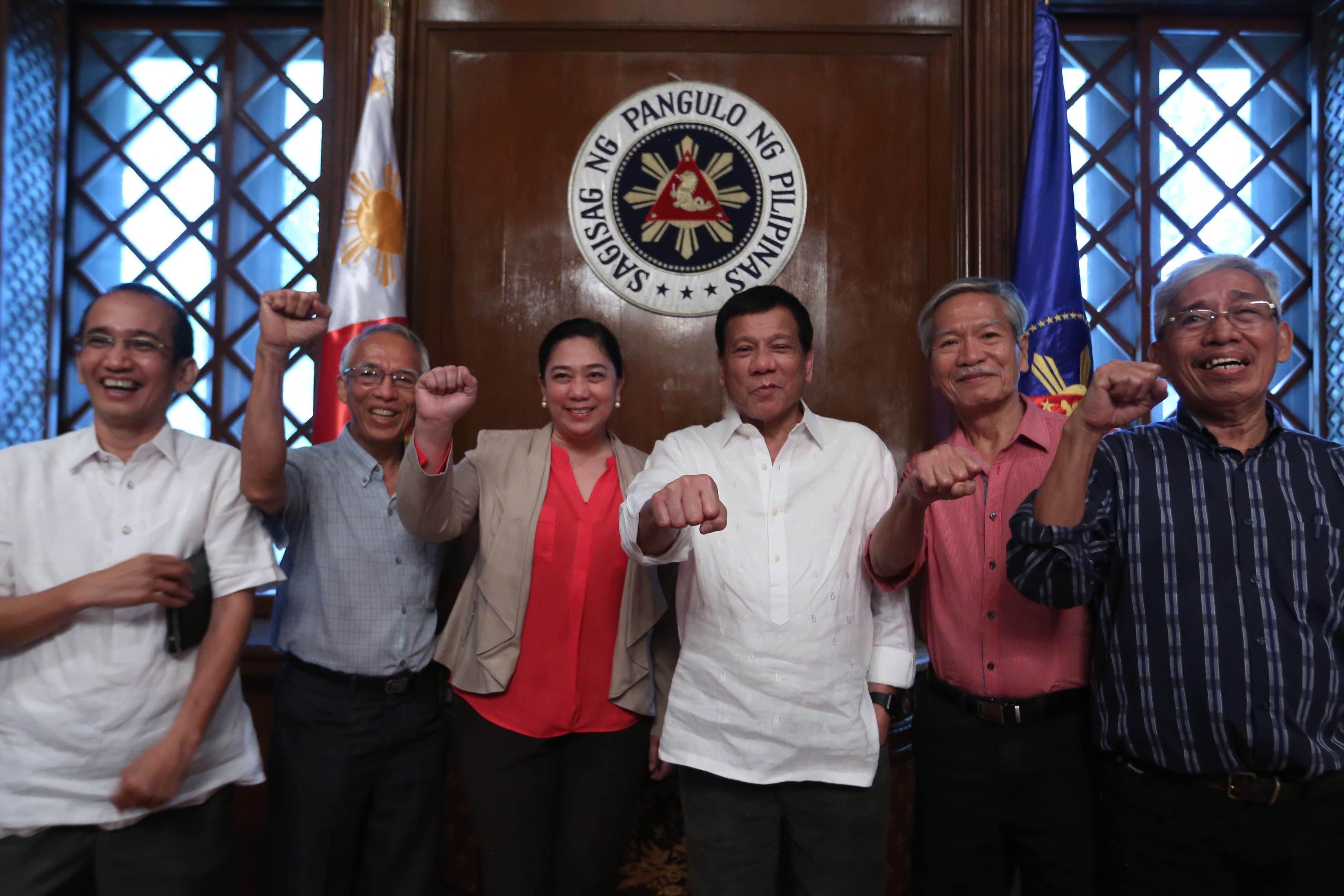 Duterte and NDF leaders in show of clenched fists, smiles | Photos ...