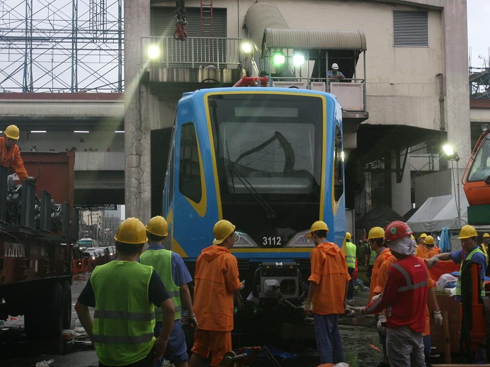 DOTr exec says use of new MRT-3 trains on hold, traffic to worsen from ...
