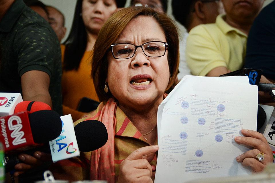 De Lima rebuffs Duterte's drug matrix | Photos | GMA News Online