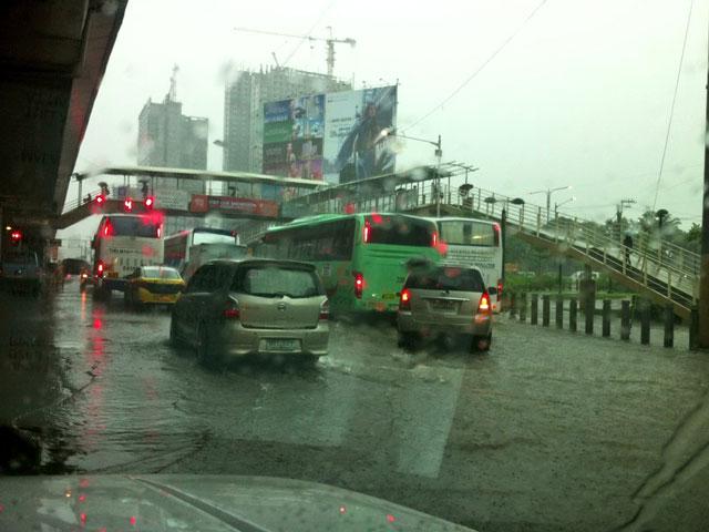 Hundreds of families affected by flooding in Metro Manila —police | GMA ...
