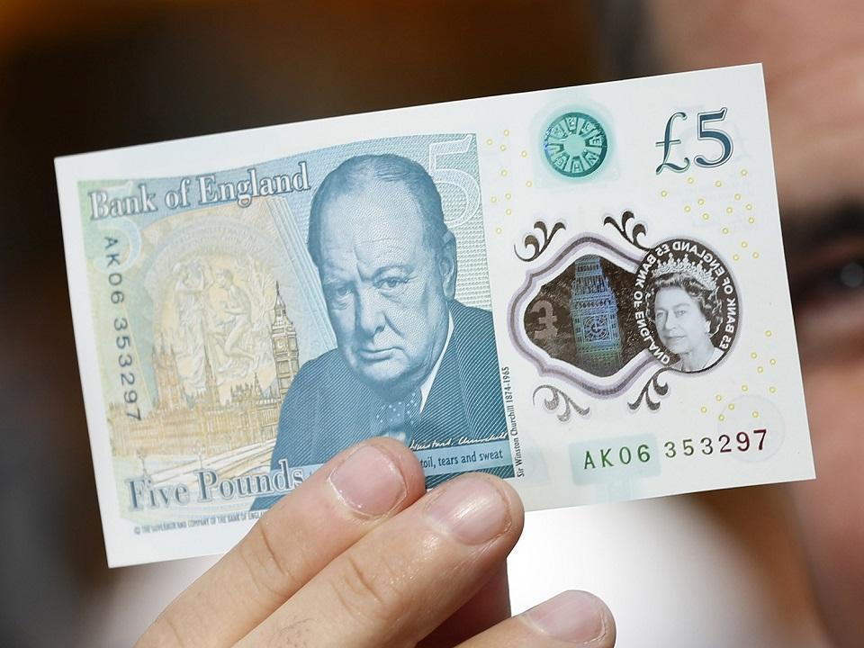 Paying with plastic: Britain brings in polymer banknote | GMA News Online