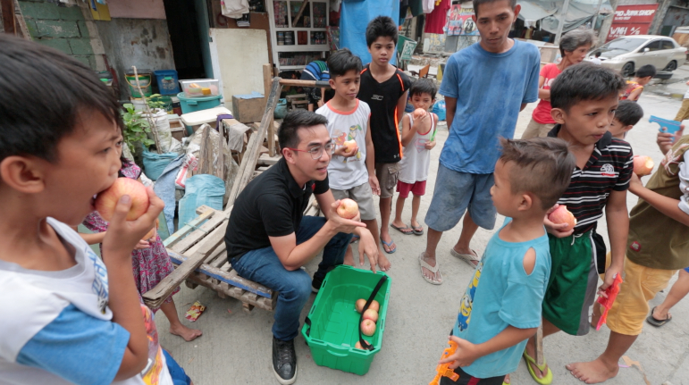 ‘Apple Boy’ ng Pilipinas, kilalanin sa ‘Front Row’ | GMA News Online