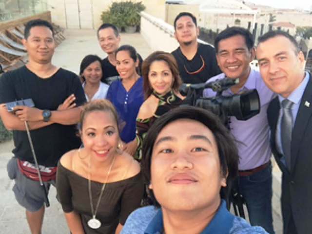 Sikat na Pinoy artist sa Israel, kikilalanin sa 'iJuander' | GMA News ...