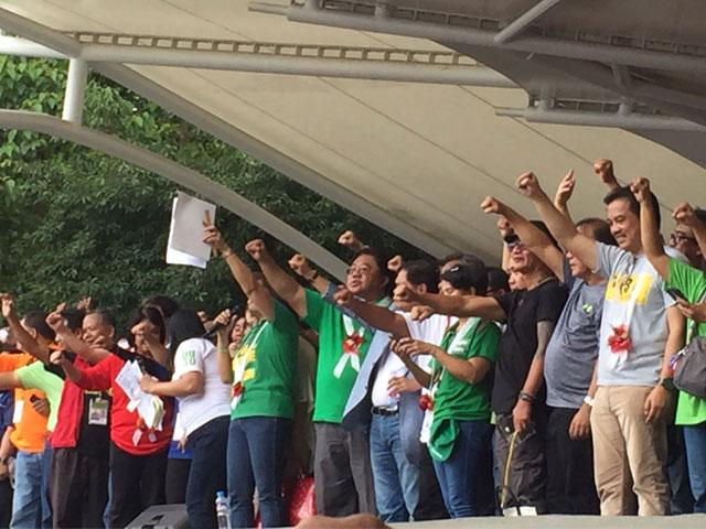 Hundreds of Duterte supporters gather in Quezon City | GMA News Online