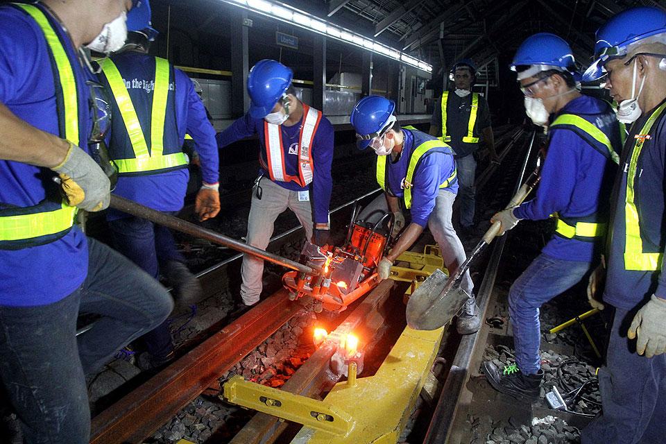 LRT rail replacement starts | Photos | GMA News Online