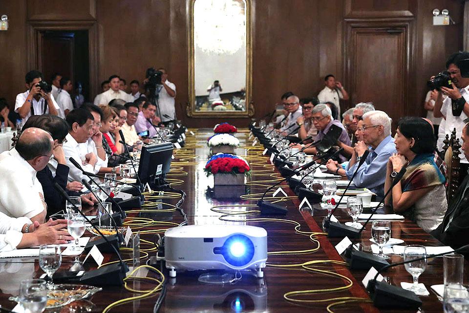 Duterte meets with GPH, NDFP peace panel members | Photos | GMA News Online