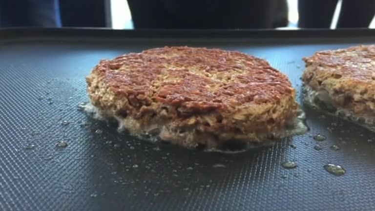 Lab burgers take on the cows as consumer tastes change | GMA News Online