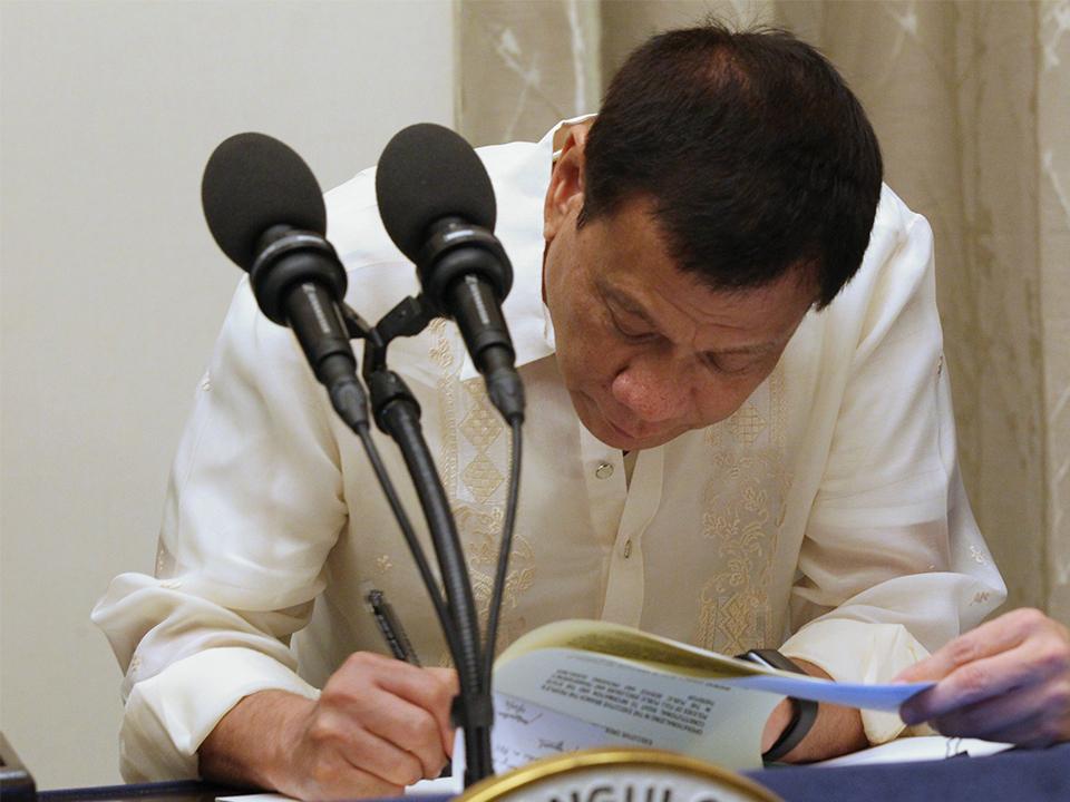 4Ps institutionalized as Duterte signs law on cash doles | GMA News Online