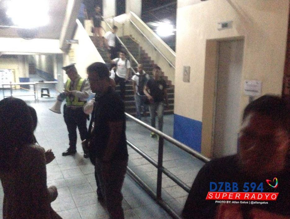 MRT faces early morning woes | GMA News Online