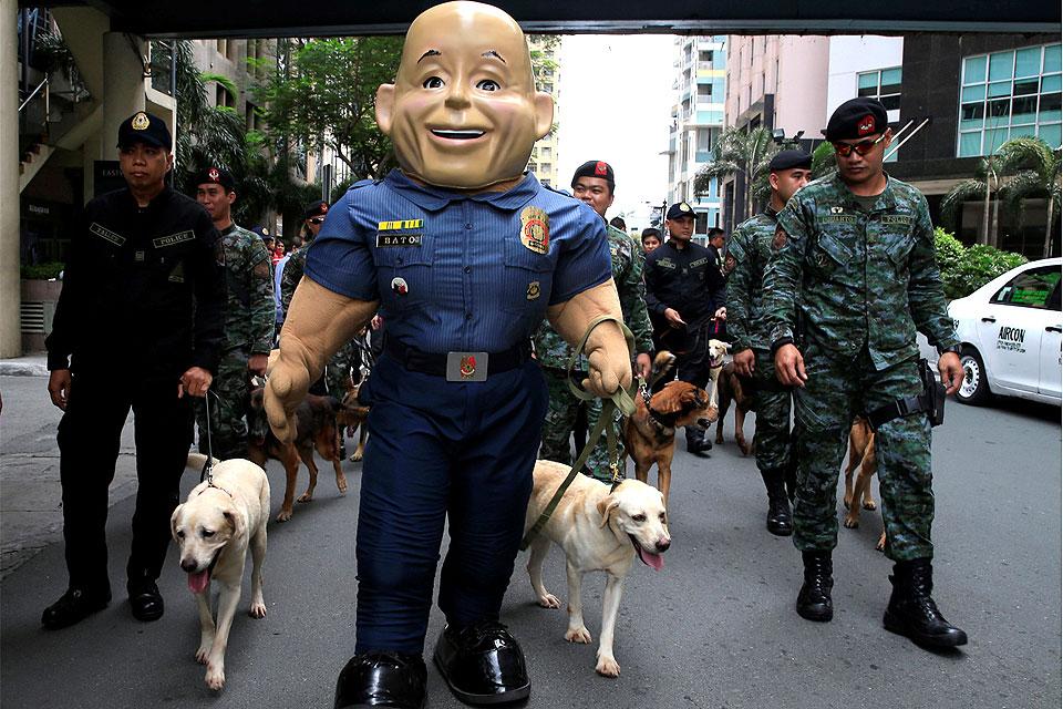 PNP joins blessing of pets in QC | Photos | GMA News Online