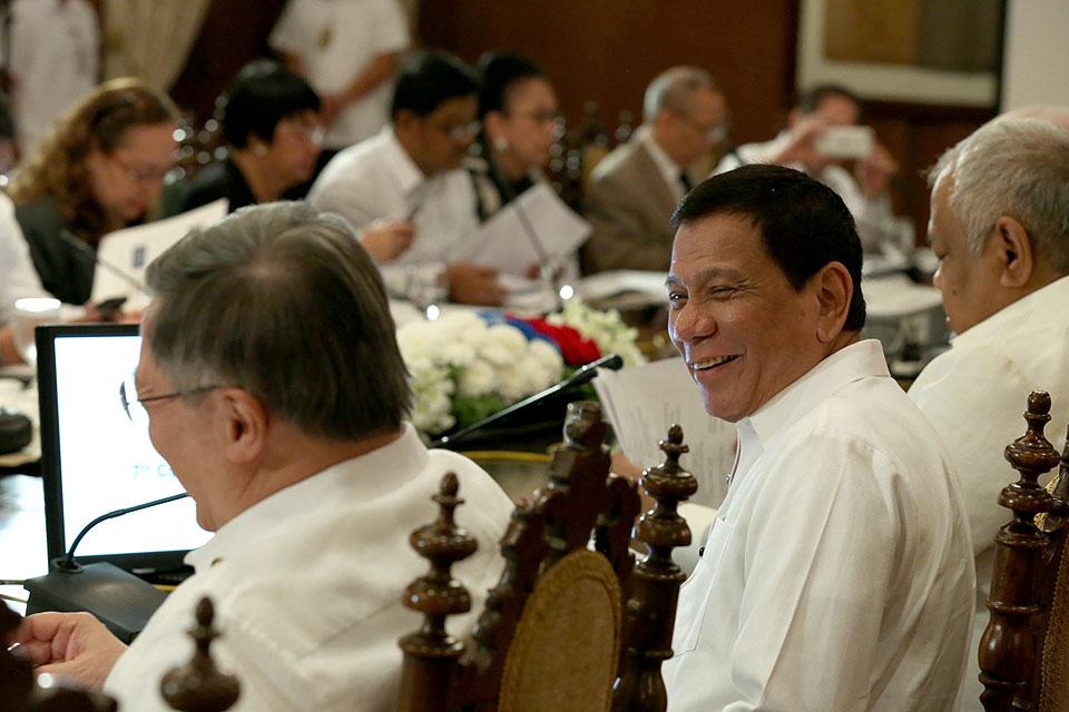 Duterte presides over Cabinet meeting | Photos | GMA News Online