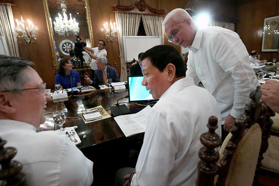 Duterte presides over Cabinet meeting | Photos | GMA News Online