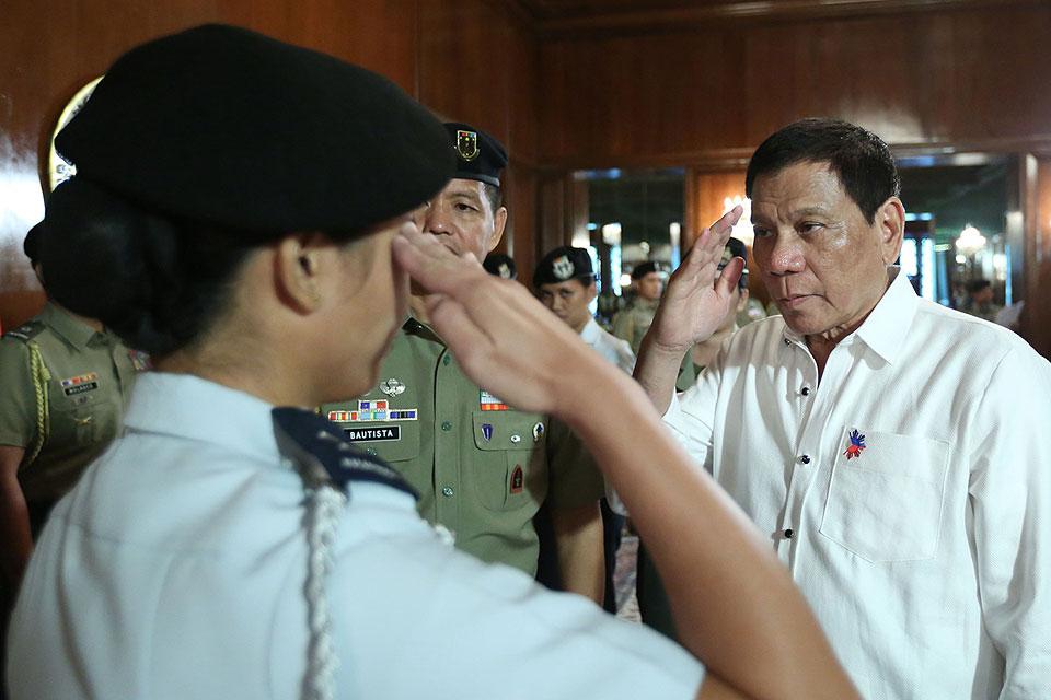 PSG trained to protect Duterte —spokesman | GMA News Online