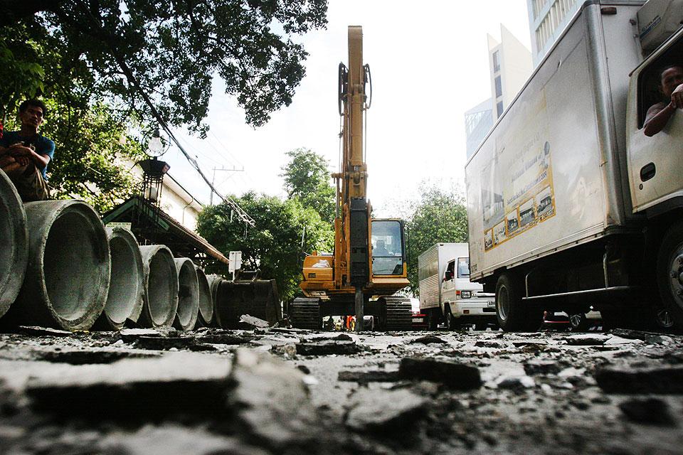 DPWH to conduct more road repairs starting April 5 | GMA News Online