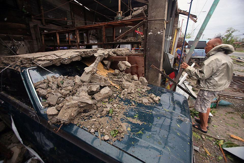 Warning signals lowered as Typhoon Lawin heads for China - Danny Pata ...