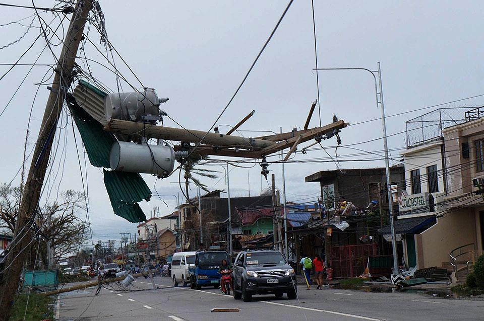 Supertyphoon Lawin leaves trail of destruction in Luzon | GMA News Online
