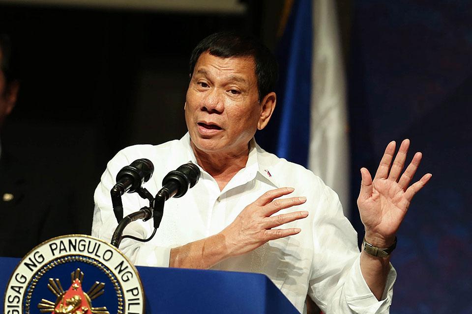 Duterte signs EO institutionalizing 24/7 ‘8888’ complaint hotline | GMA ...