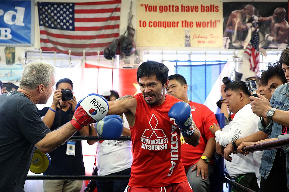 Pacquiao starts last part of training against Broner | GMA News Online