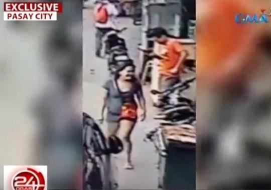 Modus na pandurukot ng babae na idinadaan sa panghihipo, nahuli-cam | GMA News Online