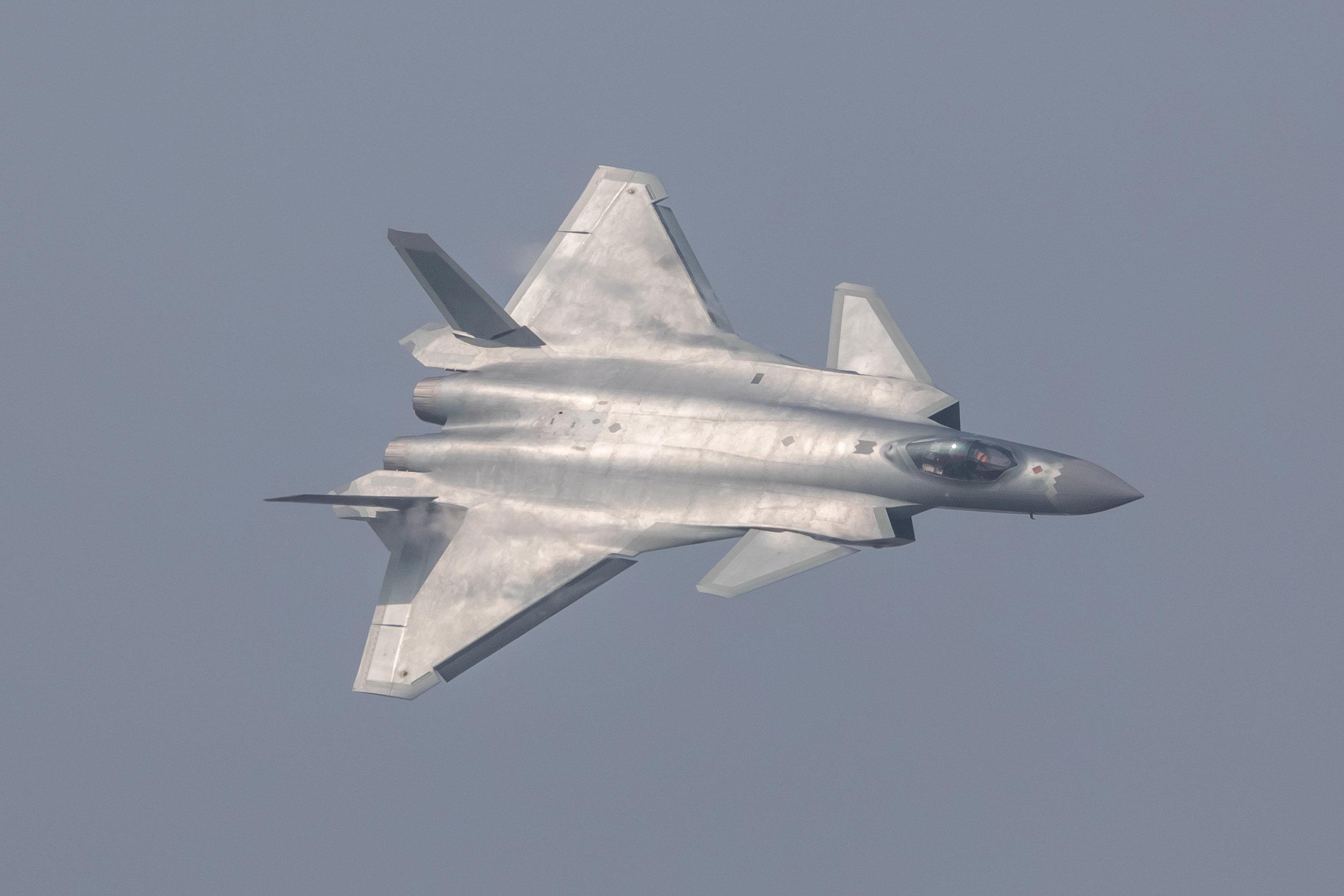 China debuts J-20 stealth fighter in show of strength │ GMA News Online