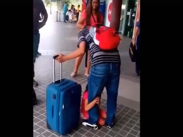 Emotional parting of young girl, OFW father in Davao airport | GMA News ...