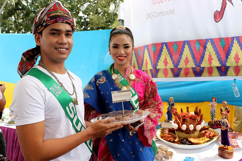 Tausug delicacy takes centerstage in ARMM anniversary | Photos | GMA ...