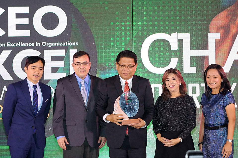 GMA7's Mike Enriquez receives EXCEL Awards 2016 | Photos | GMA News Online