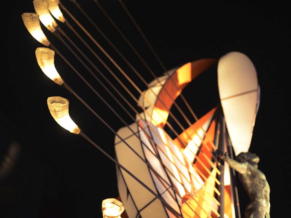 UP Diliman glows in gold for Christmas | GMA News Online