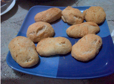 High school kids make healthier pandesal from pili nut flour | GMA News ...