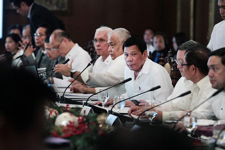 Duterte meets with Cabinet members | Photos | GMA News Online