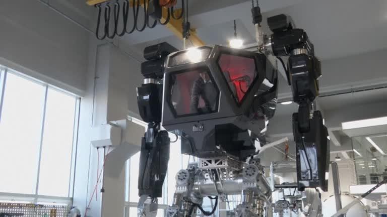 Supersized humanoid robot unveiled in South Korea | GMA News Online