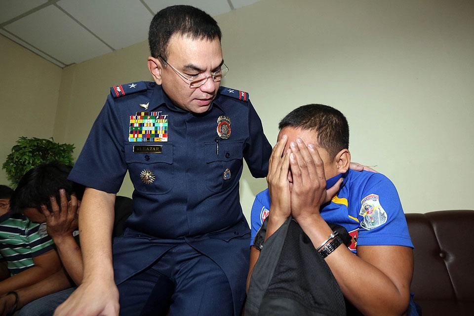 Mmda Traffic Enforcer Nabbed For Extortion Photos Gma News Online