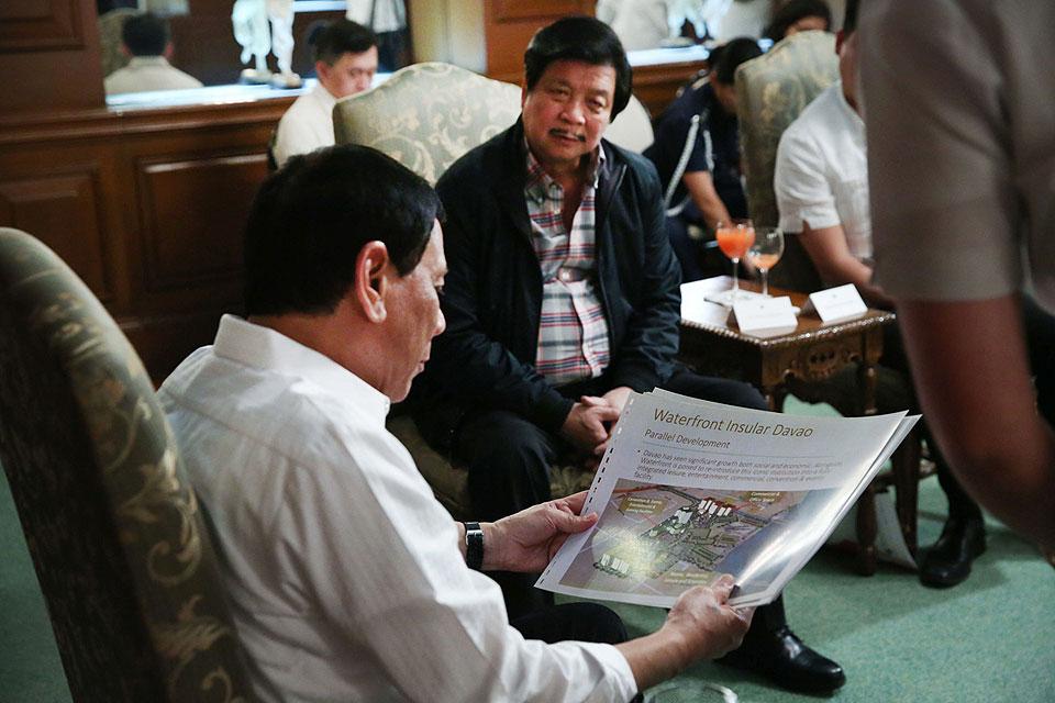 Duterte meets with Gatchalian brothers | Photos | GMA News Online