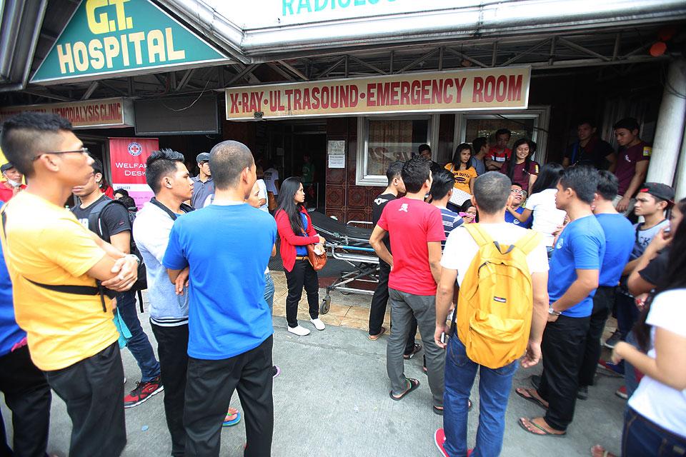 HTI workers search for co-workers after fire | Photos | GMA News Online