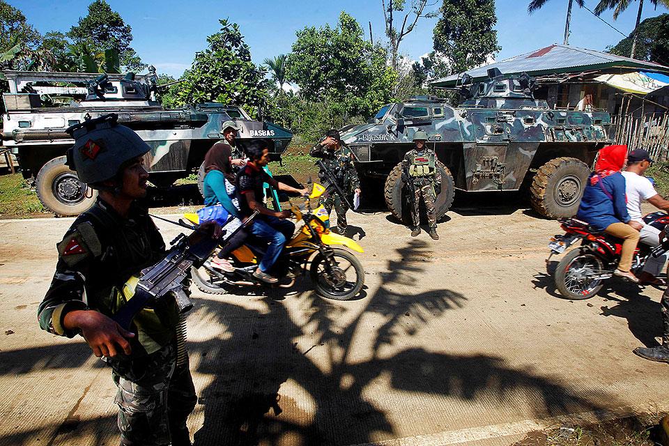 Maute group takes over Marawi hospital; cop killed, 5 soldiers hurt in ...