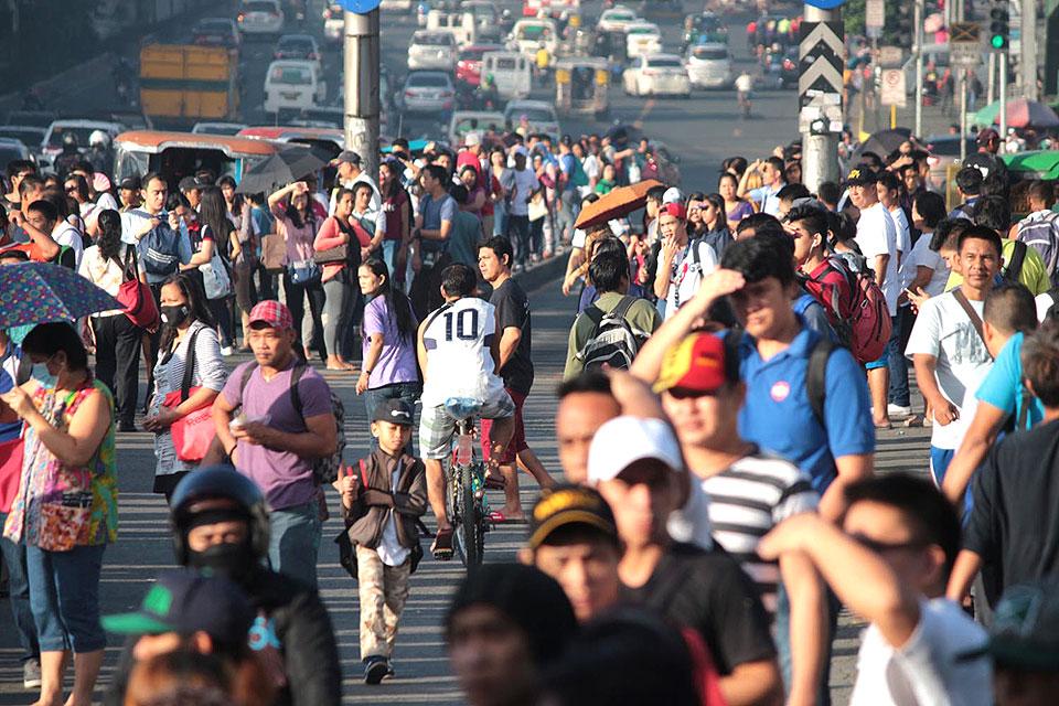 Jeepney drivers to stage strike on Monday to protest phaseout | GMA ...