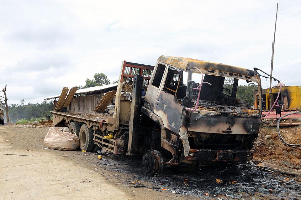 NPA burns heavy equipment in Bukidnon | Photos | GMA News Online