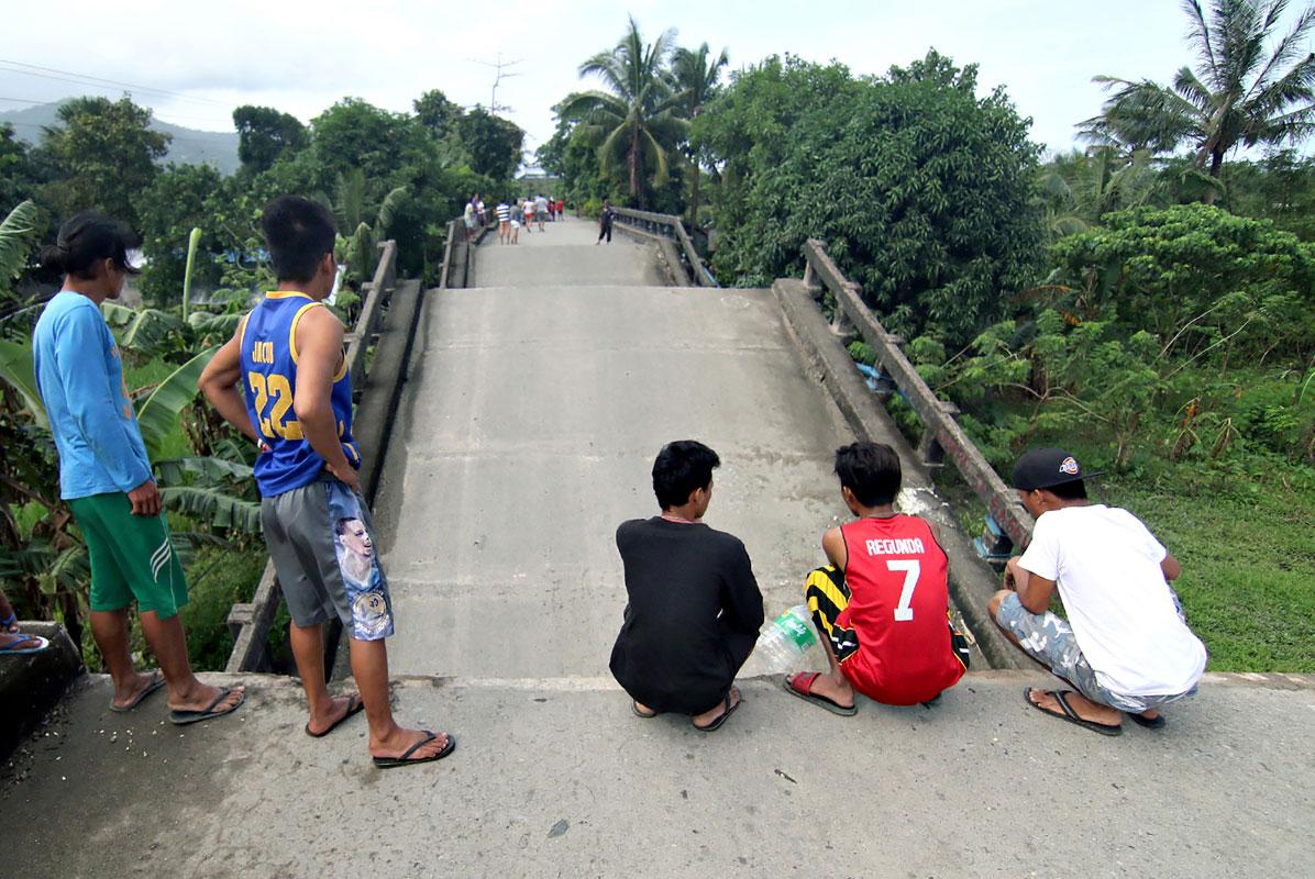 DPWH starts fixing bridges in quake-hit Surigao | GMA News Online