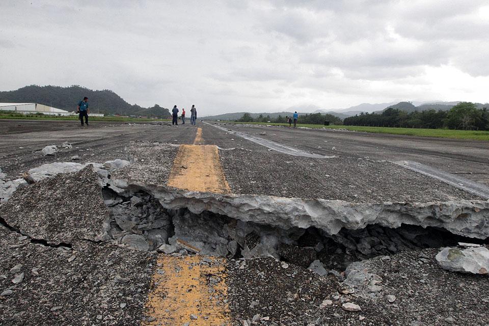 CAAP reopens quake-hit Surigao airport | GMA News Online