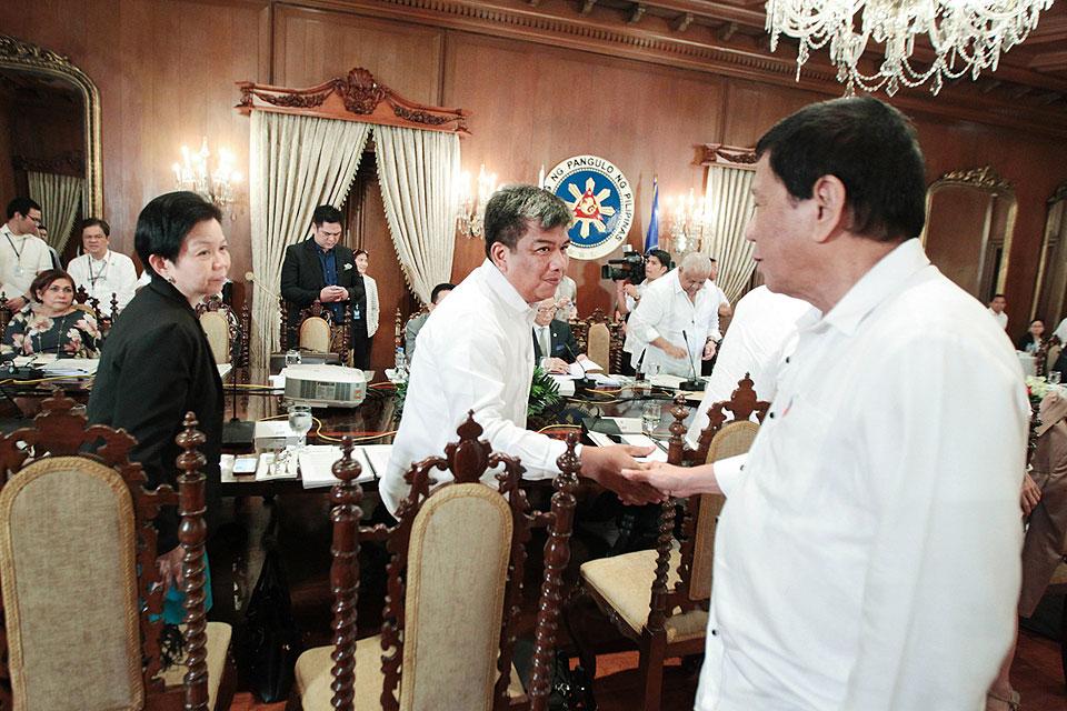 Duterte presides over NEDA board meeting | Photos | GMA News Online