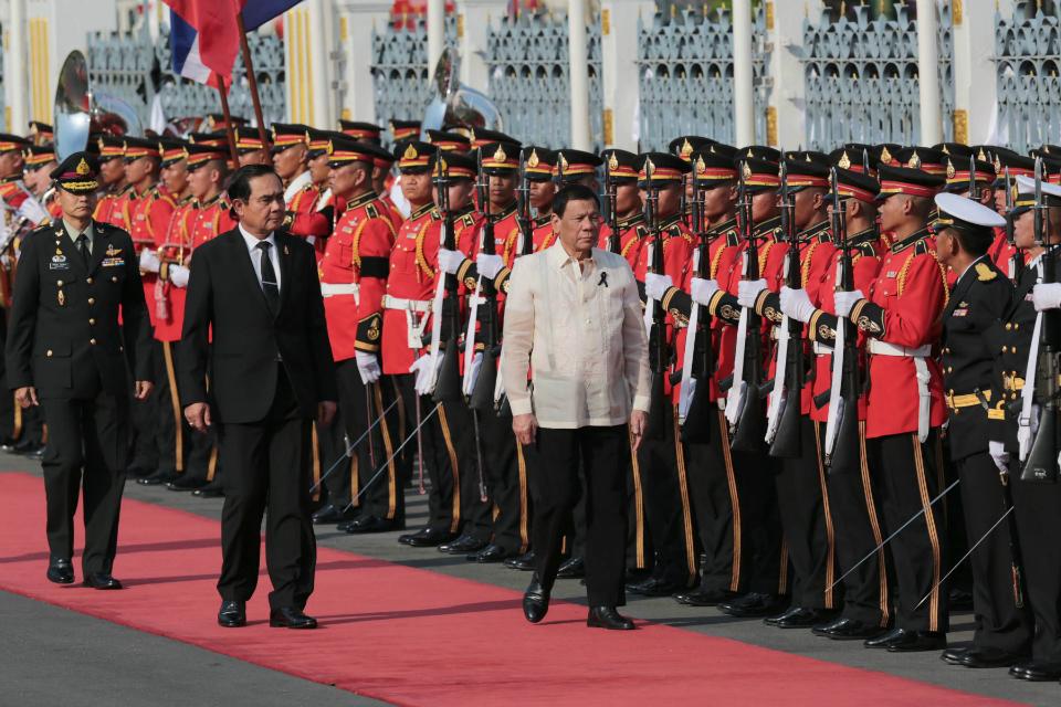 Honor guards salute Duterte in Thailand | Photos | GMA News Online