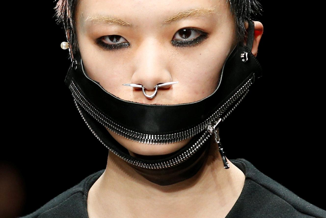 Daring designs lead looks on Tokyo catwalks | GMA News Online