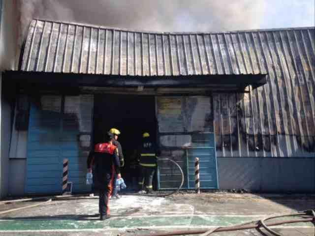 Paint factory in Muntinlupa City catches fire | GMA News Online