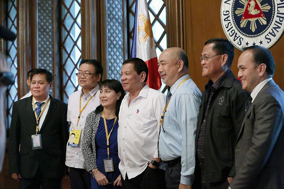Duterte meets with PhilHealth R3, DOH, PCSO officials | Photos | GMA ...