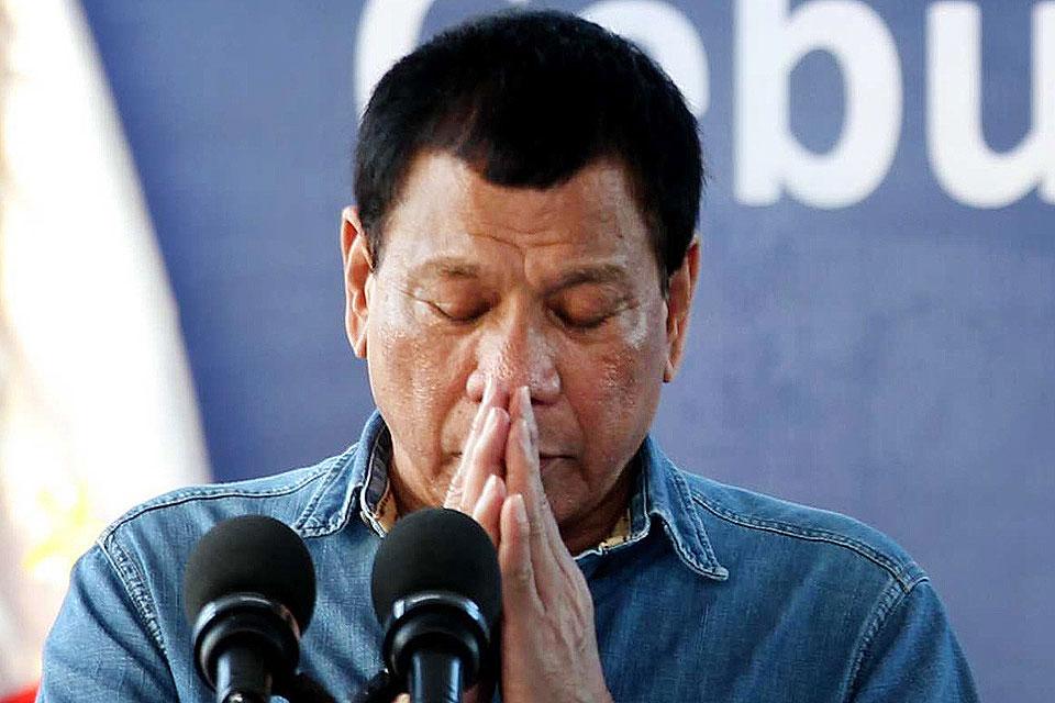 Duterte reveals past ‘bribe attempts’ involved gun, cash | GMA News Online