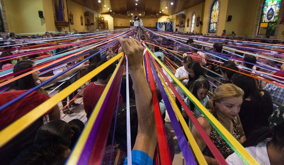 Holy Week here and abroad | GMA News Online