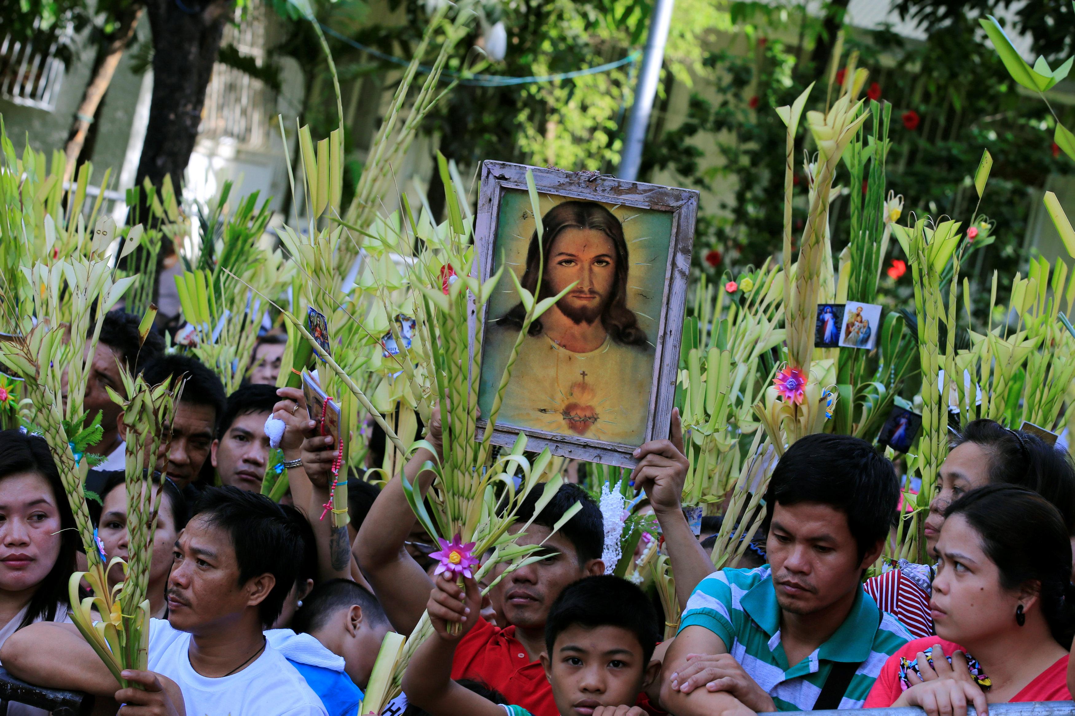 Catholics celebrate Palm Sunday rites in PHL | GMA News Online