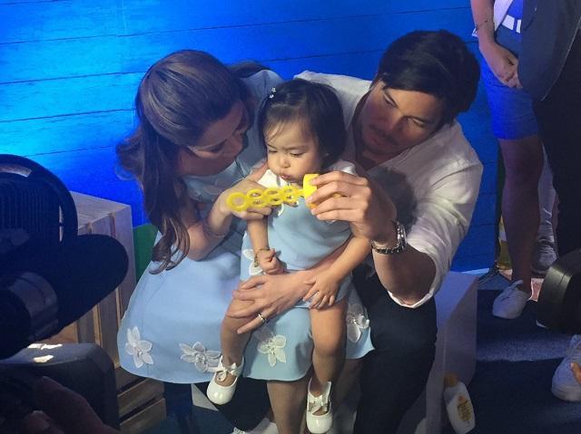 DongYan are with Baby Zia ‘every step of the way’ as she explores | GMA ...