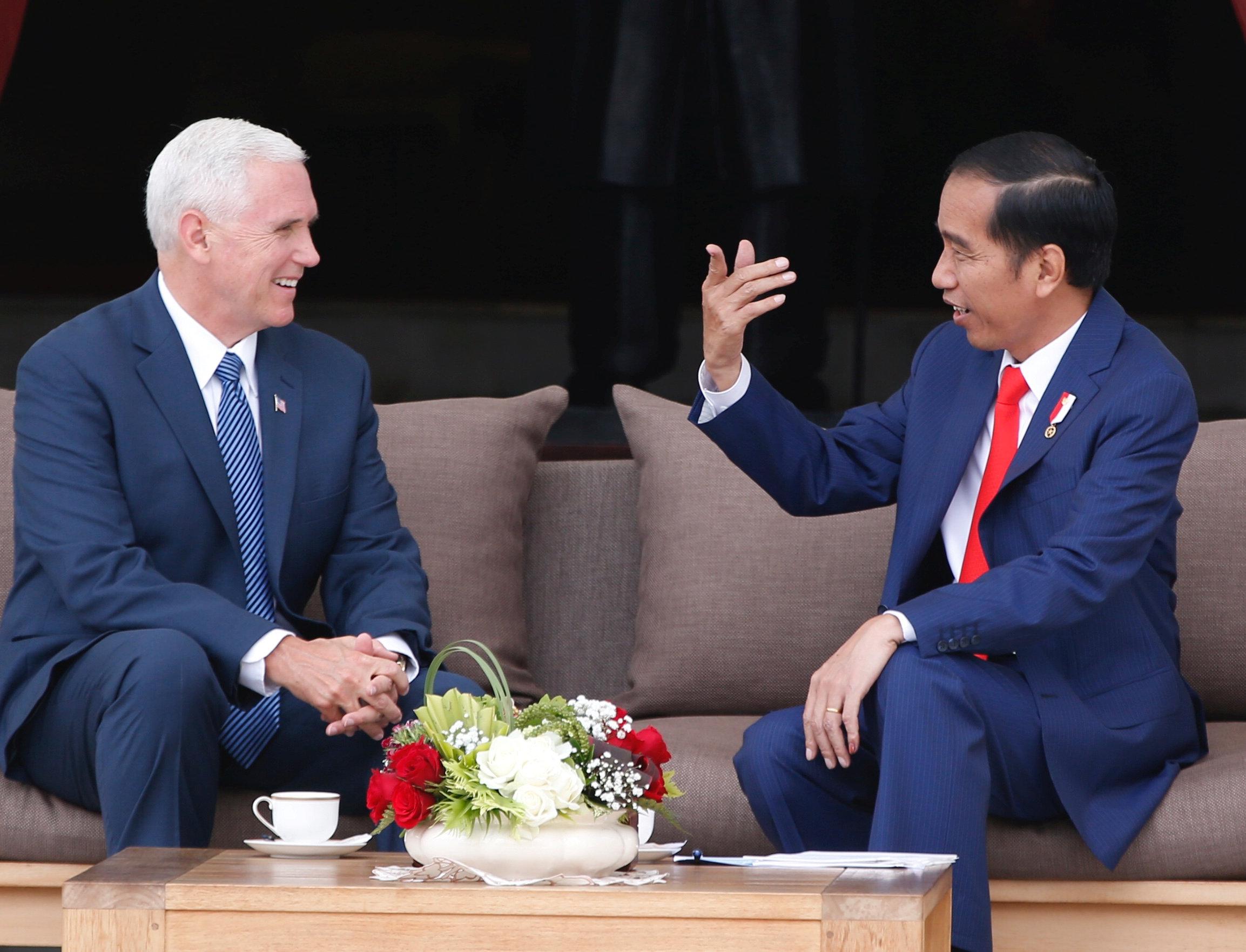 US Vice President tours Southeast Asia's biggest mosque, talks trade in ...